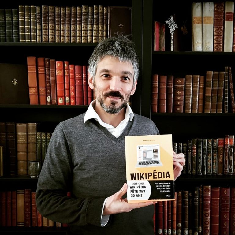 Rémi_Mathis_in_2021_with_his_book_on_Wikipédia – Wikimédia France