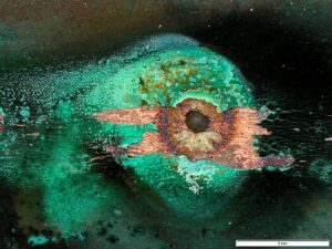 Pitting_on_copper_-_Piqûre_de_corrosion_sur_du_cuivre – Wikimédia France